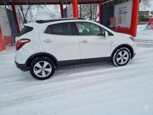 White Opel Mokka X 2017 in Ukmerge, with an engine capacity of 1.40 L and mileage of 137 thousand km for 10950 €, photo 3 on AUTOMOTO.COM.LV