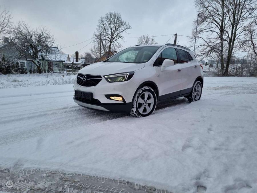White Opel Mokka X 2017 in Ukmerge, with an engine capacity of 1.40 L and mileage of 137 thousand km for 10950 €, photo 7 on AUTOMOTO.COM.LV