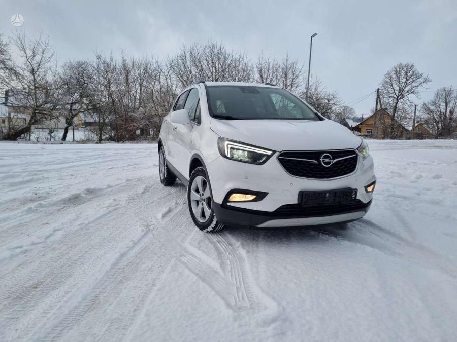 White Opel Mokka X 2017 in Ukmerge, with an engine capacity of 1.40 L and mileage of 137 thousand km for 10950 €, photo 8 on AUTOMOTO.COM.LV