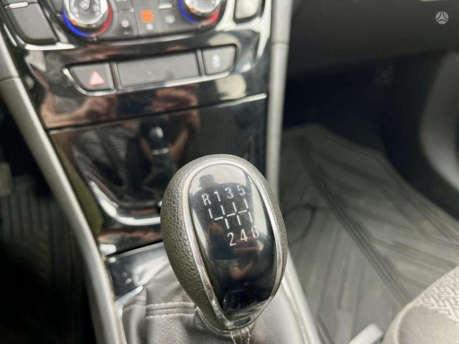 Balts Opel Mokka X 2017 Viļņa, ar dzinēja tilpumu 1.60 L un nobraukumu 250 tūkst. km par 6500 €, foto 18 vietnē AUTOMOTO.COM.LV