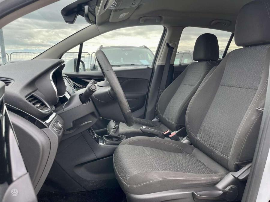 Balts Opel Mokka X 2017 Viļņa, ar dzinēja tilpumu 1.60 L un nobraukumu 250 tūkst. km par 6500 €, foto 21 vietnē AUTOMOTO.COM.LV
