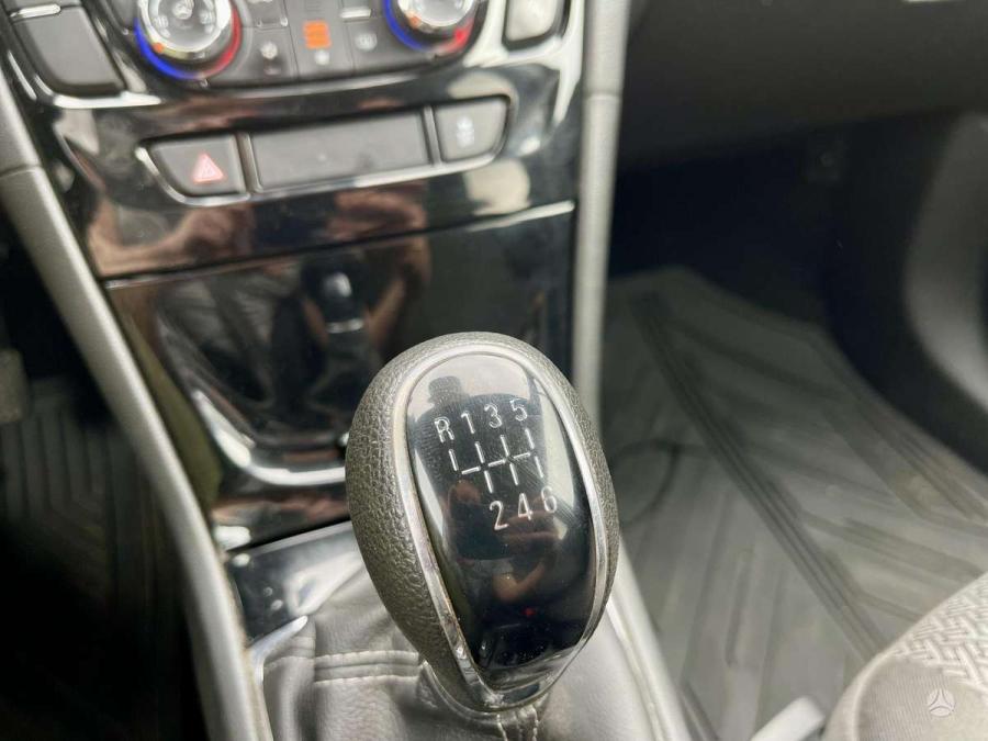 Balts Opel Mokka X 2017 Viļņa, ar dzinēja tilpumu 1.60 L un nobraukumu 250 tūkst. km par 6500 €, foto 17 vietnē AUTOMOTO.COM.LV