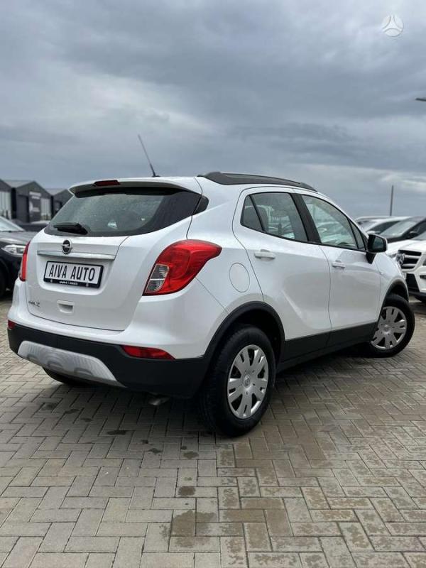 White Opel Mokka X 2017 in Kaunas, with an engine capacity of 1.60 L and mileage of 90 thousand km for 9450 €, photo 6 on AUTOMOTO.COM.LV