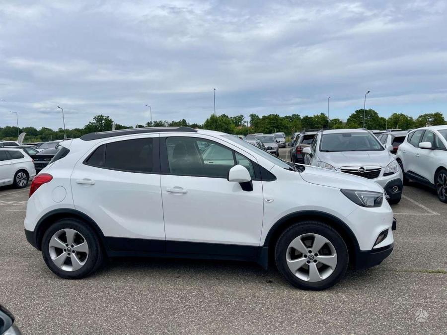 White Opel Mokka X 2017 in Vilnius, with an engine capacity of 1.60 L and mileage of 250 thousand km for 6450 €, photo 5 on AUTOMOTO.COM.LV
