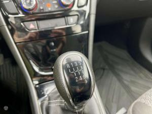 White Opel Mokka X 2017 in Vilnius, with an engine capacity of 1.60 L and mileage of 250 thousand km for 6450 €, photo 16 on AUTOMOTO.COM.LV