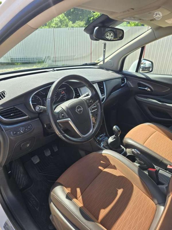 White Opel Mokka X 2017 in Taurage, with an engine capacity of 1.60 L and mileage of 152 thousand km for 8500 €, photo 10 on AUTOMOTO.COM.LV