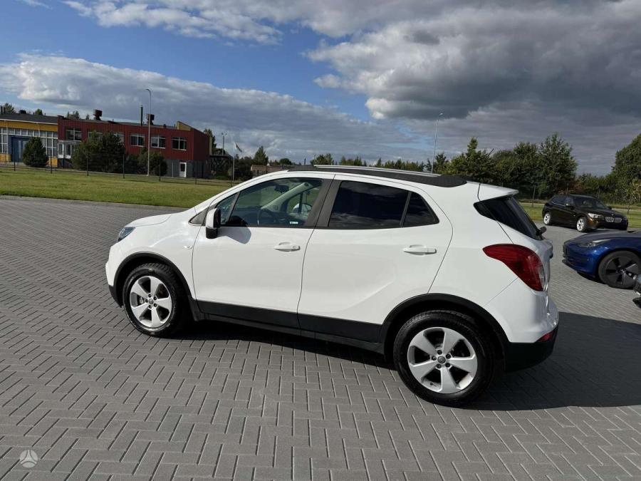 White Opel Mokka X 2017 in Telschi, with an engine capacity of 1.60 L and mileage of 166 thousand km for 7800 €, photo 4 on AUTOMOTO.COM.LV