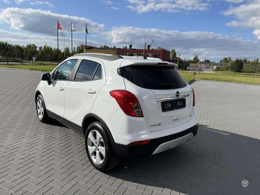 White Opel Mokka X 2017 in Telschi, with an engine capacity of 1.60 L and mileage of 166 thousand km for 7800 €, photo 5 on AUTOMOTO.COM.LV