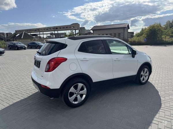 Opel Mokka X 2017 in Telschi on AUTOMOTO.COM.LV White Opel Mokka X 2017 in Telschi, with an engine capacity of 1.60 L and mileage of 166 thousand km for 7800 €, photo 8 on AUTOMOTO.COM.LV