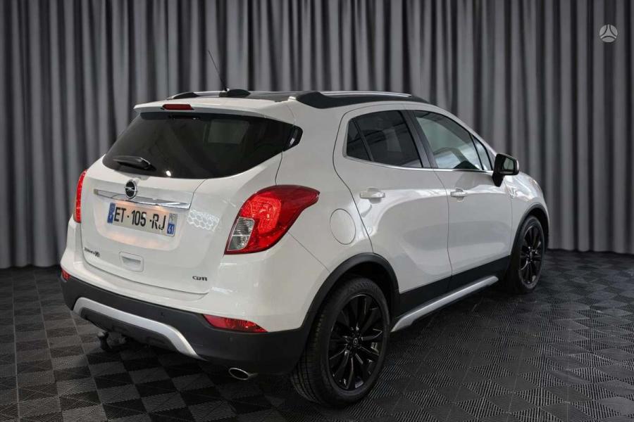White Opel Mokka X 2018 in Kaunas, with an engine capacity of 1.60 L and mileage of 198 thousand km for 8200 €, photo 3 on AUTOMOTO.COM.LV