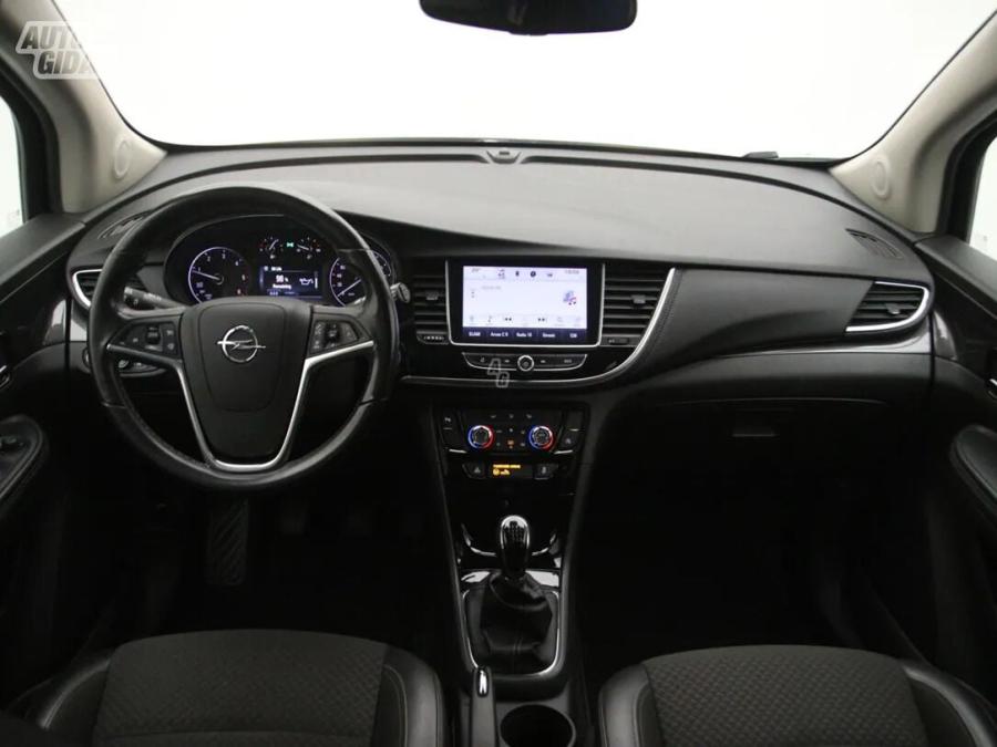 White Opel Mokka X 2018 in Vilnius, with an engine capacity of 1.60 L and mileage of 154 thousand km for 10999 €, photo 3 on AUTOMOTO.COM.LV