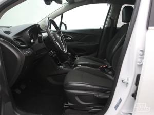 White Opel Mokka X 2018 in Vilnius, with an engine capacity of 1.60 L and mileage of 154 thousand km for 10999 €, photo 5 on AUTOMOTO.COM.LV