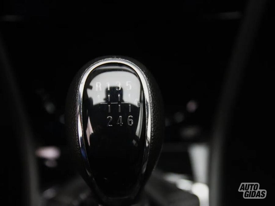 White Opel Mokka X 2018 in Vilnius, with an engine capacity of 1.60 L and mileage of 154 thousand km for 10999 €, photo 31 on AUTOMOTO.COM.LV