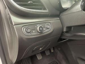 Balts Opel Mokka X 2018 Tauragė, ar dzinēja tilpumu 1.60 L un nobraukumu 82 tūkst. km par 9500 €, foto 13 vietnē AUTOMOTO.COM.LV