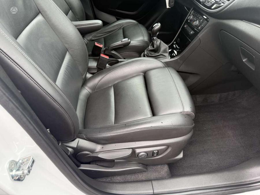 Balts Opel Mokka X 2018 Tauragė, ar dzinēja tilpumu 1.60 L un nobraukumu 82 tūkst. km par 9500 €, foto 23 vietnē AUTOMOTO.COM.LV