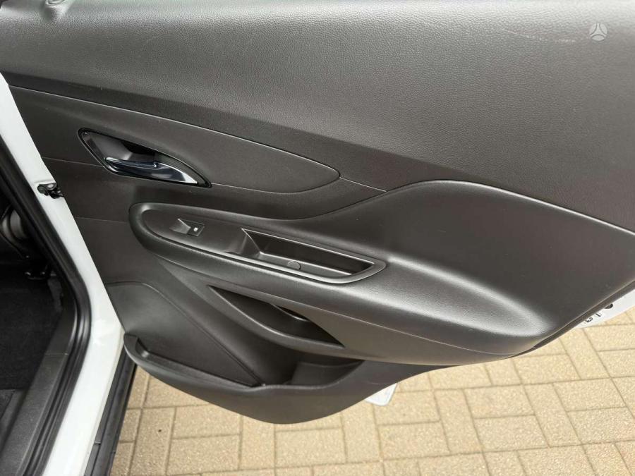 Balts Opel Mokka X 2018 Tauragė, ar dzinēja tilpumu 1.60 L un nobraukumu 82 tūkst. km par 9500 €, foto 25 vietnē AUTOMOTO.COM.LV