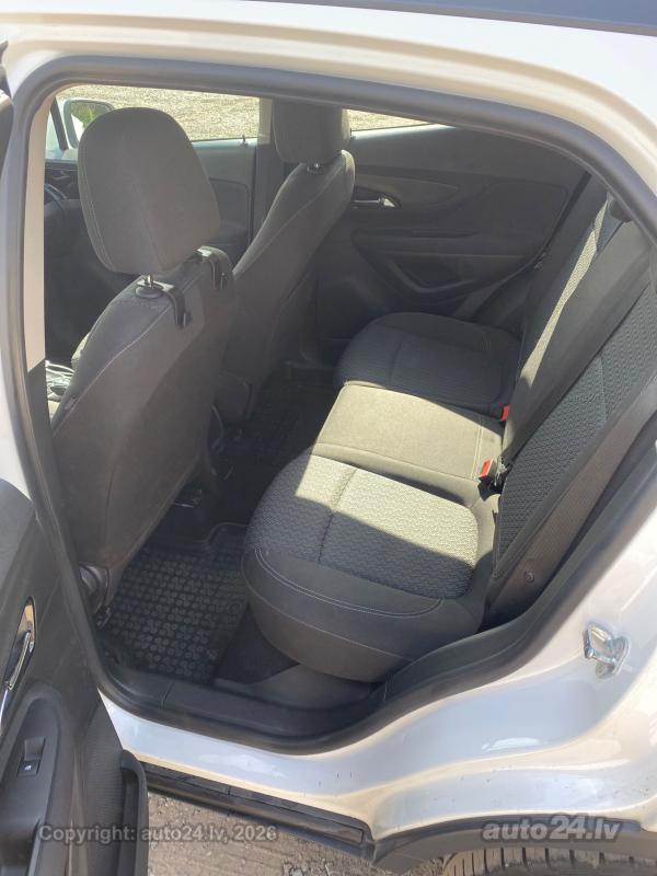 White Opel Mokka X 2016 in Tallinn, with an engine capacity of 1.40 L and mileage of 143 thousand km for 10500 €, photo 10 on AUTOMOTO.COM.LV