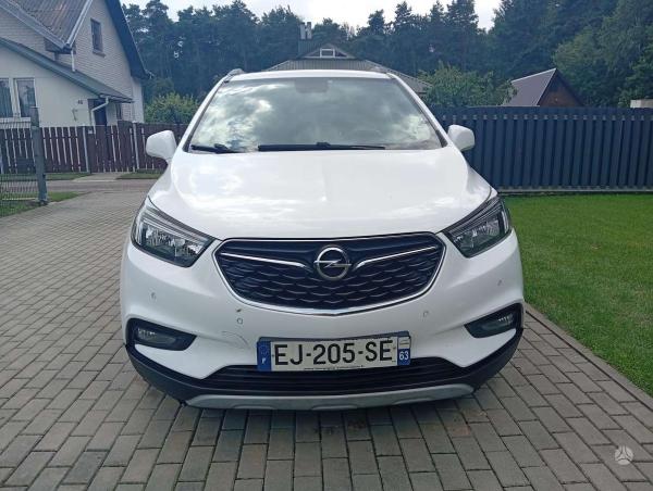 White Opel Mokka X 2017 in Panevezys, with an engine capacity of 1.60 L and mileage of 239 thousand km for 6400 €, photo 1 on AUTOMOTO.COM.LV