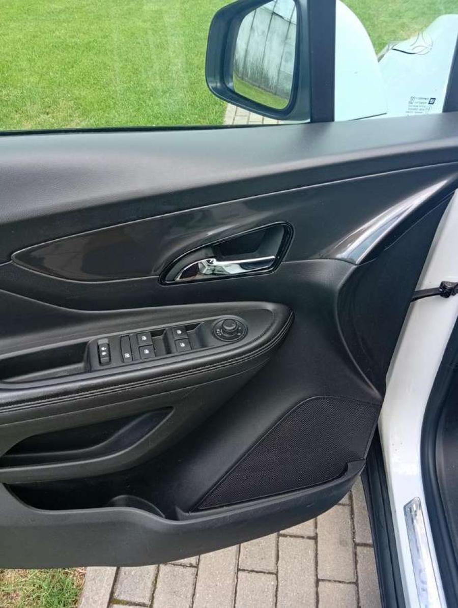 White Opel Mokka X 2017 in Panevezys, with an engine capacity of 1.60 L and mileage of 239 thousand km for 6400 €, photo 13 on AUTOMOTO.COM.LV