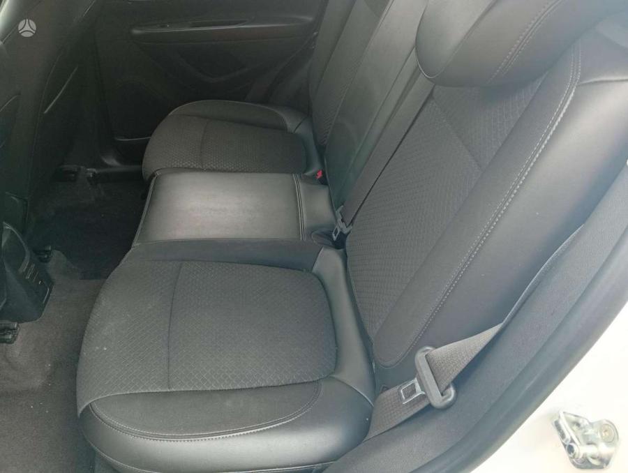 White Opel Mokka X 2017 in Panevezys, with an engine capacity of 1.60 L and mileage of 239 thousand km for 6400 €, photo 16 on AUTOMOTO.COM.LV
