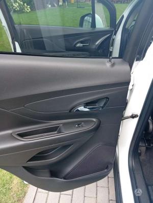 White Opel Mokka X 2017 in Panevezys, with an engine capacity of 1.60 L and mileage of 239 thousand km for 6400 €, photo 18 on AUTOMOTO.COM.LV