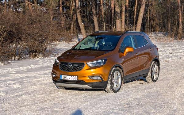 Yellow Opel Mokka X 2017 in Kaunas, with an engine capacity of 1.36 L and mileage of 113 thousand km for 11500 €, photo 2 on AUTOMOTO.COM.LV