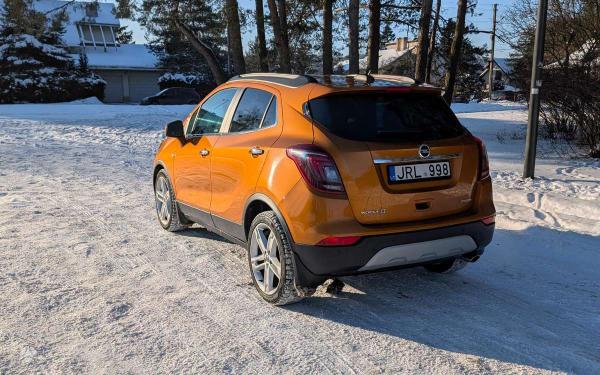 Yellow Opel Mokka X 2017 in Kaunas, with an engine capacity of 1.36 L and mileage of 113 thousand km for 11500 €, photo 5 on AUTOMOTO.COM.LV