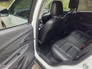 Yellow Opel Mokka X 2017 in Vilnius, with an engine capacity of 1.60 L and mileage of 208 thousand km for 8800 €, photo 12 on AUTOMOTO.COM.LV