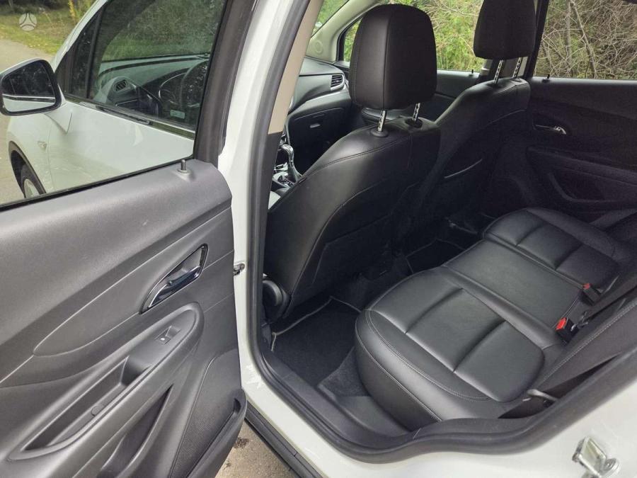Yellow Opel Mokka X 2017 in Vilnius, with an engine capacity of 1.60 L and mileage of 208 thousand km for 8800 €, photo 12 on AUTOMOTO.COM.LV
