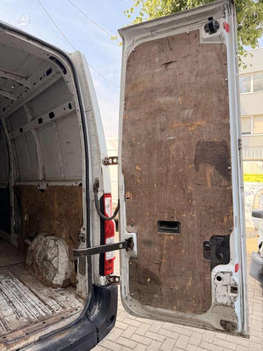 White Opel Movano 2011 in Kaunas, with an engine capacity of 2.30 L and mileage of 748 thousand km for 2700 €, photo 16 on AUTOMOTO.COM.LV