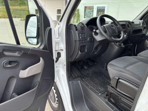 White Opel Movano 2018 in Vilnius, with an engine capacity of 2.30 L and mileage of 173 thousand km for 11700 €, photo 12 on AUTOMOTO.COM.LV