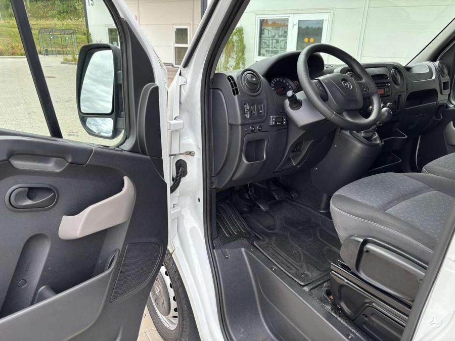 White Opel Movano 2018 in Vilnius, with an engine capacity of 2.30 L and mileage of 173 thousand km for 11700 €, photo 12 on AUTOMOTO.COM.LV