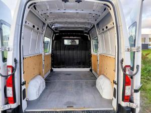 Белый Опель Movano 2019 в Клайпеда, объемом двигателя 2.30 л и пробегом 299 тыс. км за 5500 €, фото 6 на AUTOMOTO.COM.LV