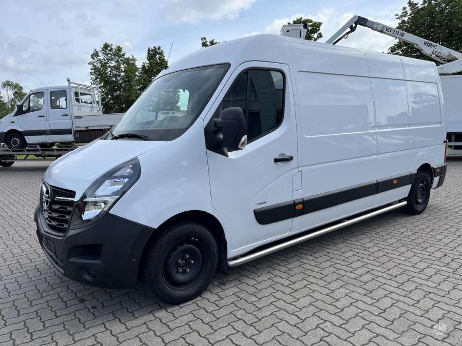 White Opel Movano 2021 in Alytus, with an engine capacity of 2.30 L and mileage of 168 thousand km for 13915 €, photo 1 on AUTOMOTO.COM.LV