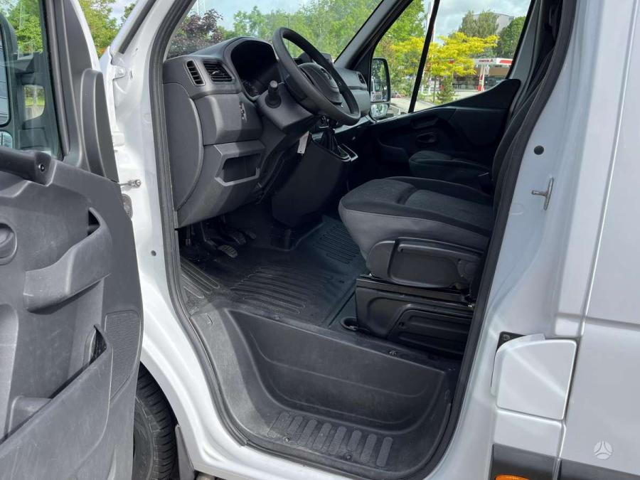 White Opel Movano 2021 in Alytus, with an engine capacity of 2.30 L and mileage of 168 thousand km for 13915 €, photo 8 on AUTOMOTO.COM.LV