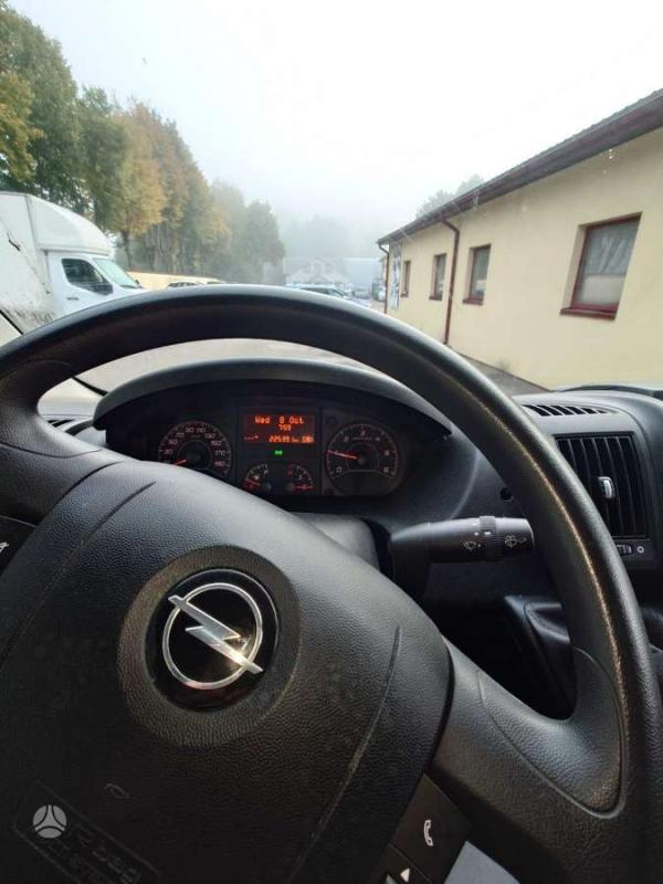 White Opel Movano 2022 in Taurage, with an engine capacity of 2.20 L and mileage of 220 thousand km for 12000 €, photo 11 on AUTOMOTO.COM.LV
