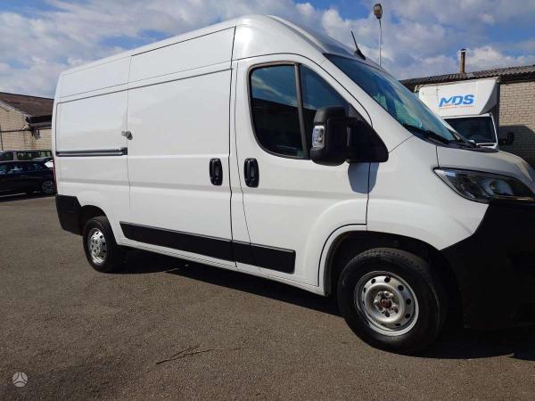White Opel Movano 2022 in Taurage, with an engine capacity of 2.18 L and mileage of 80 thousand km for 13189 €, photo 1 on AUTOMOTO.COM.LV