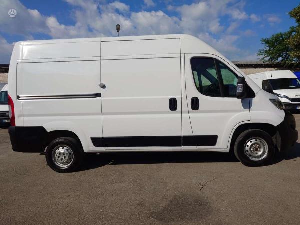 White Opel Movano 2022 in Taurage, with an engine capacity of 2.18 L and mileage of 80 thousand km for 13189 €, photo 3 on AUTOMOTO.COM.LV