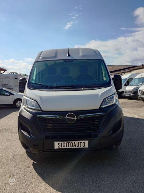 White Opel Movano 2022 in Taurage, with an engine capacity of 2.18 L and mileage of 80 thousand km for 13189 €, photo 4 on AUTOMOTO.COM.LV