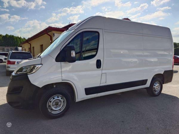 White Opel Movano 2022 in Taurage, with an engine capacity of 2.18 L and mileage of 80 thousand km for 13189 €, photo 5 on AUTOMOTO.COM.LV