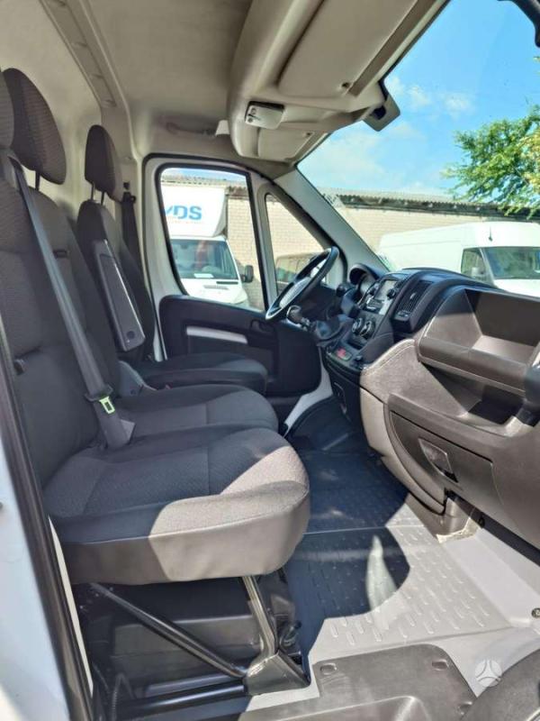 White Opel Movano 2022 in Taurage, with an engine capacity of 2.18 L and mileage of 80 thousand km for 13189 €, photo 10 on AUTOMOTO.COM.LV