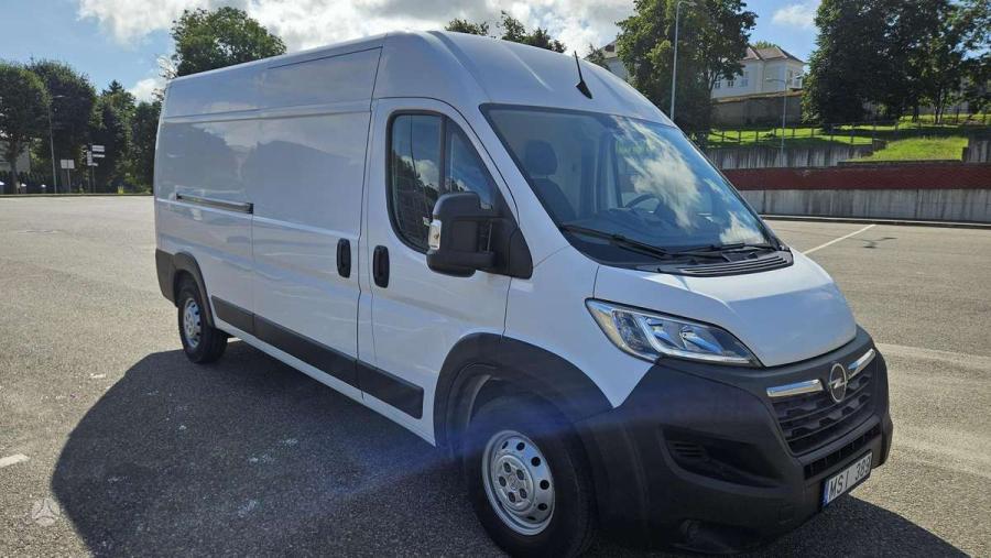 White Opel Movano 2022 in Telschi, with an engine capacity of 2.20 L and mileage of 93 thousand km for 14700 €, photo 8 on AUTOMOTO.COM.LV