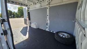 White Opel Movano 2022 in Telschi, with an engine capacity of 2.20 L and mileage of 93 thousand km for 14700 €, photo 11 on AUTOMOTO.COM.LV