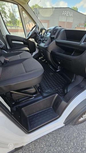 White Opel Movano 2022 in Telschi, with an engine capacity of 2.20 L and mileage of 93 thousand km for 14700 €, photo 13 on AUTOMOTO.COM.LV