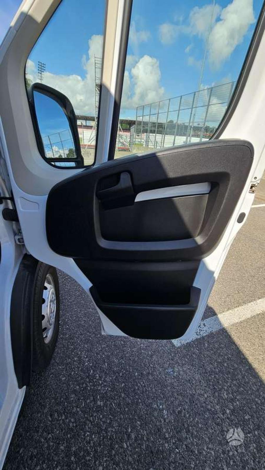 White Opel Movano 2022 in Telschi, with an engine capacity of 2.20 L and mileage of 93 thousand km for 14700 €, photo 14 on AUTOMOTO.COM.LV