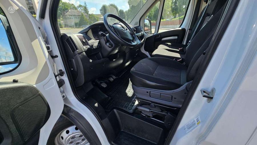 White Opel Movano 2022 in Telschi, with an engine capacity of 2.20 L and mileage of 93 thousand km for 14700 €, photo 15 on AUTOMOTO.COM.LV
