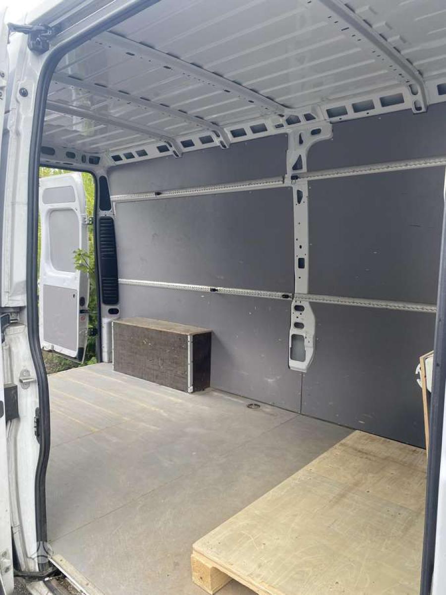 White Opel Movano 2022 in Vilnius, with an engine capacity of 2.18 L and mileage of 177 thousand km for 16000 €, photo 15 on AUTOMOTO.COM.LV