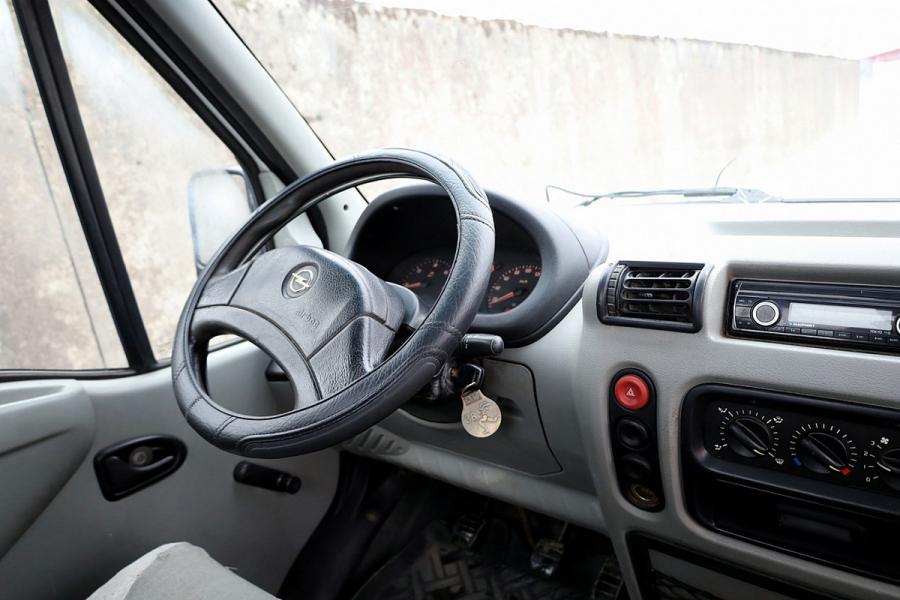 Balts Opel Movano 2003 Tallina, ar dzinēja tilpumu 2.50 L un nobraukumu 394 tūkst. km par 2099 €, foto 13 vietnē AUTOMOTO.COM.LV