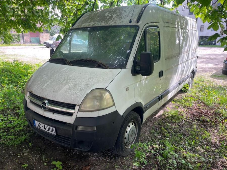 White Opel Movano 2004 in Riga, with an engine capacity of 2.50 L and mileage of 380 thousand km for 1000 €, photo 1 on AUTOMOTO.COM.LV