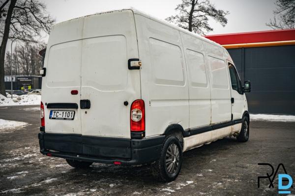 White Opel Movano 2006 in Riga, with an engine capacity of 2.40 L and mileage of 302 thousand km for 1590 €, photo 3 on AUTOMOTO.COM.LV